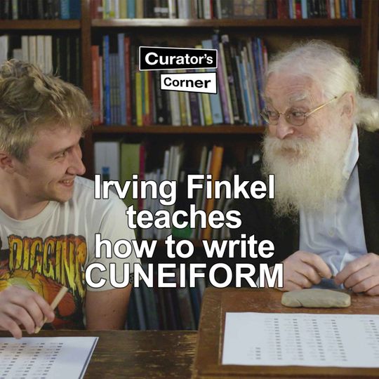Irving Finkel enseña a escribir cuneiforme - CaixaForum+